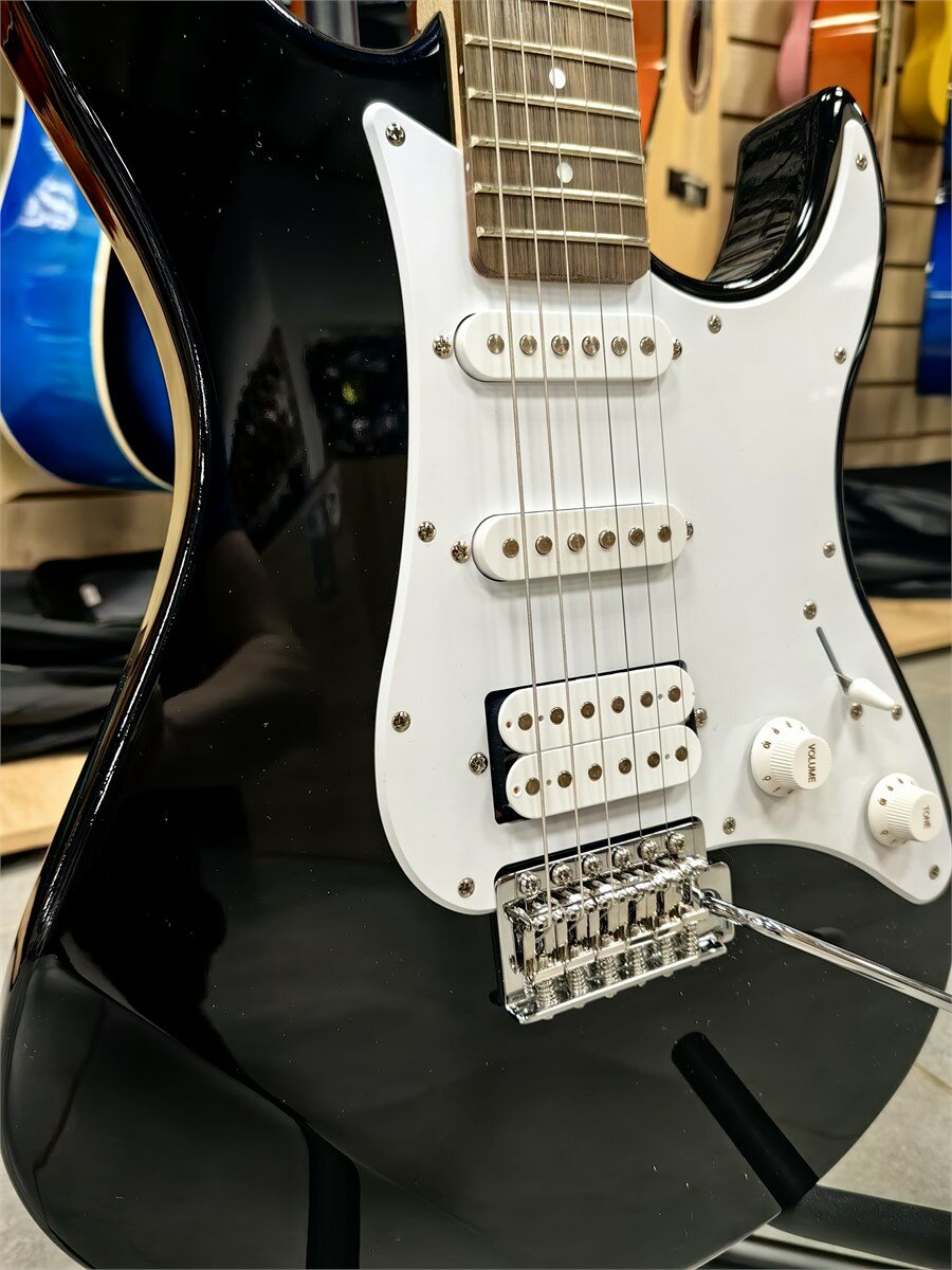 Электрогитара Yamaha Pacifica 012BL — фото 1