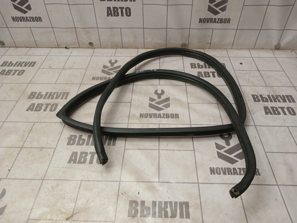 Уплотнитель двери Kia Ceed 07- 12