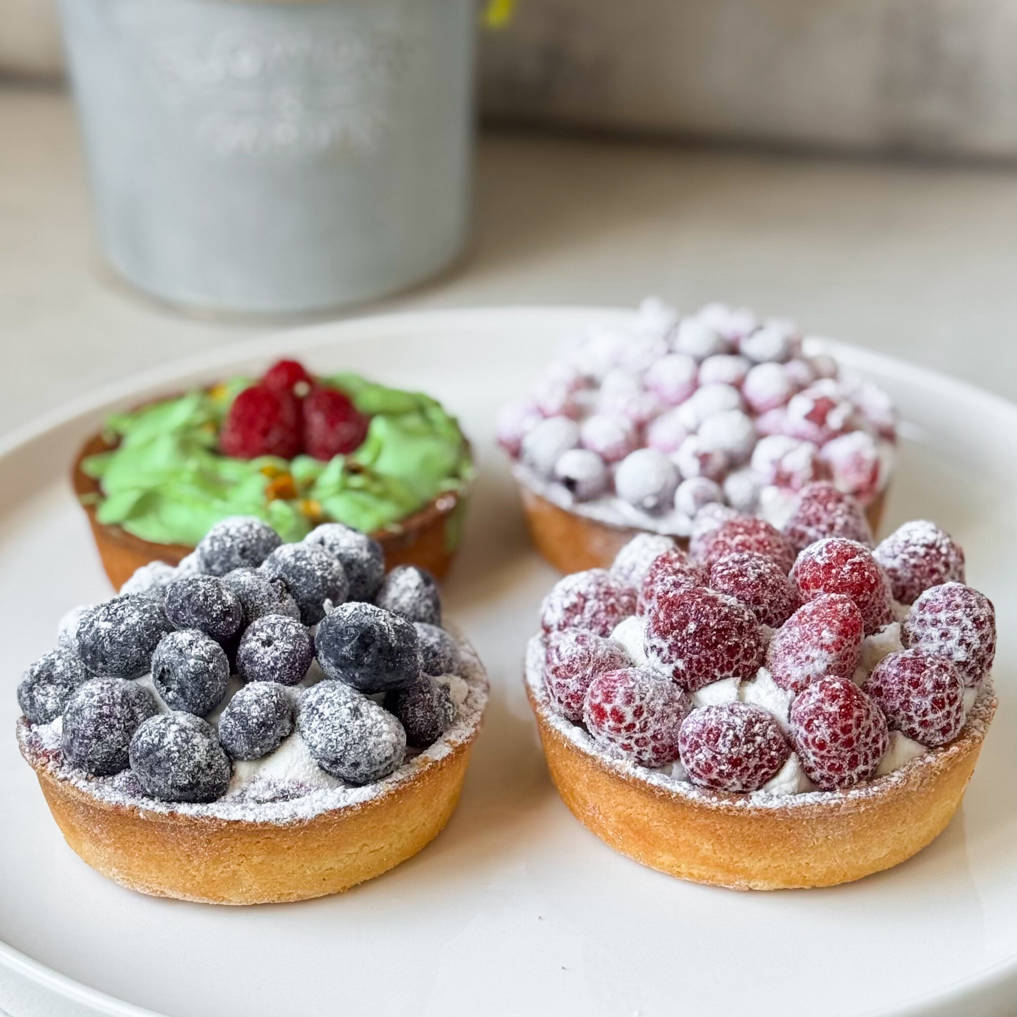 Тарталетки Dessert Fantasy "Ассорти", ассорти из смородины, фисташки, голубики и малины