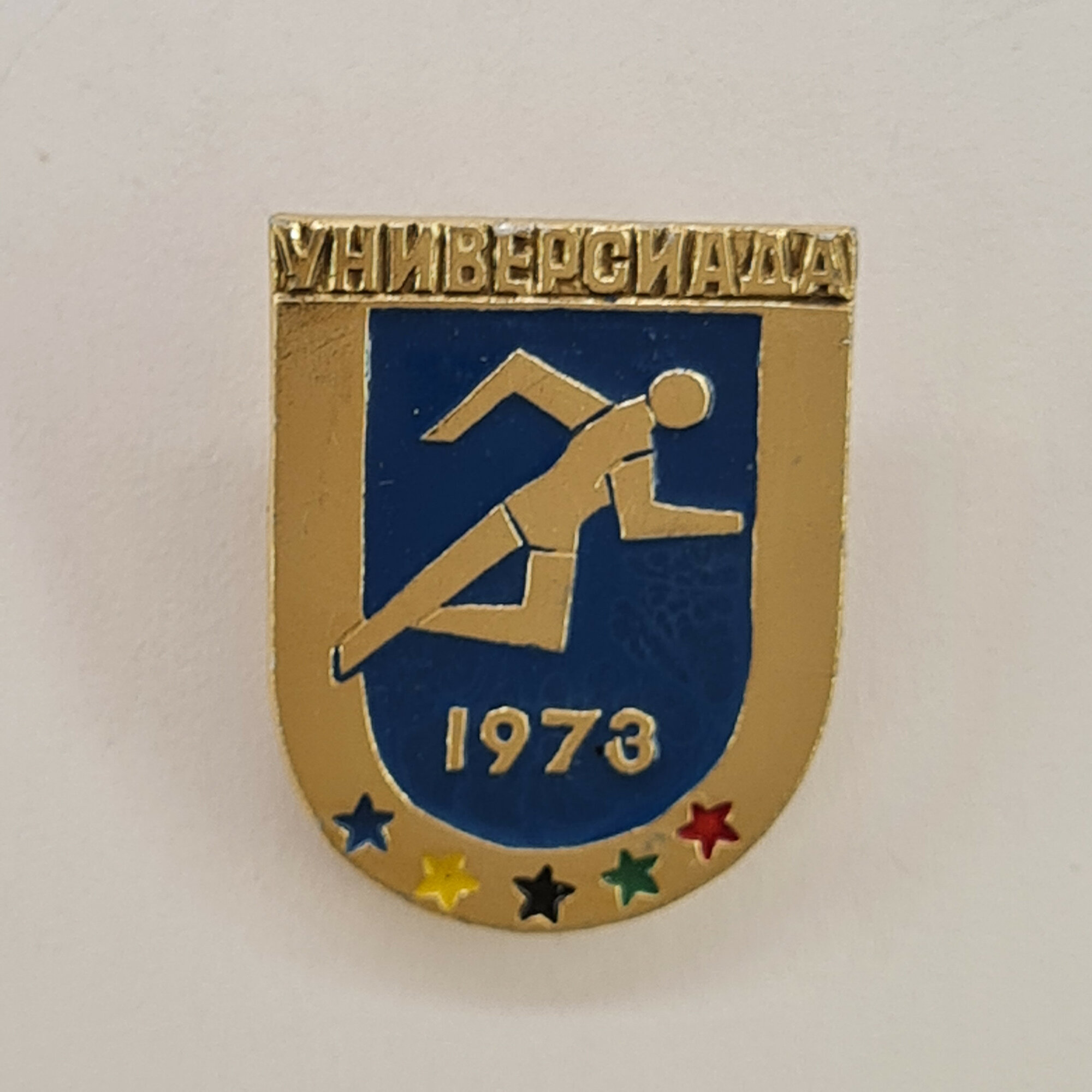 Значок СССР. Универсиада 1973, бегун, спорт. Винтажный значек.