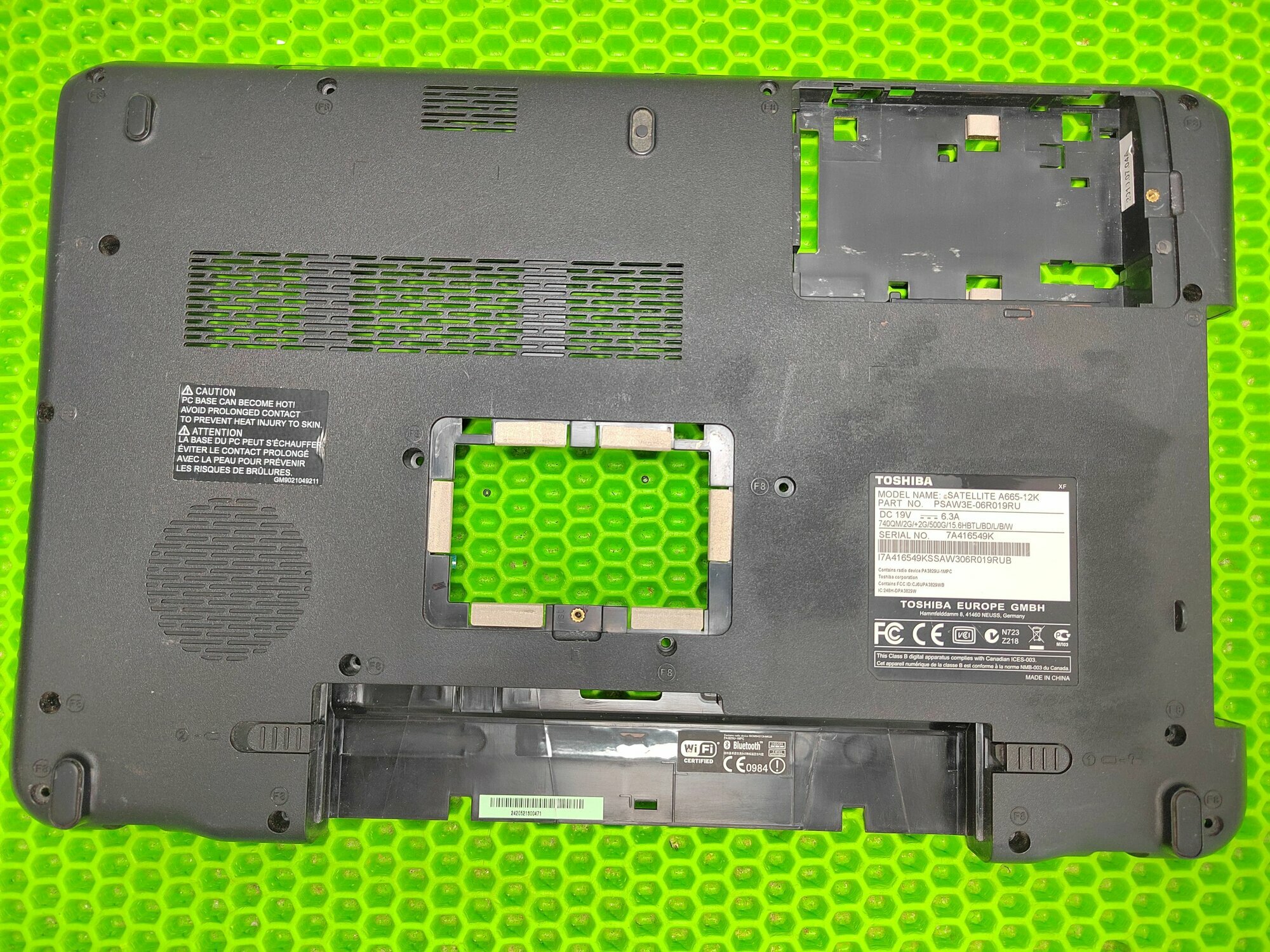 Нижняя часть ноутбука (поддон) + кнопка включения для ноутбука Toshiba Satellite A665