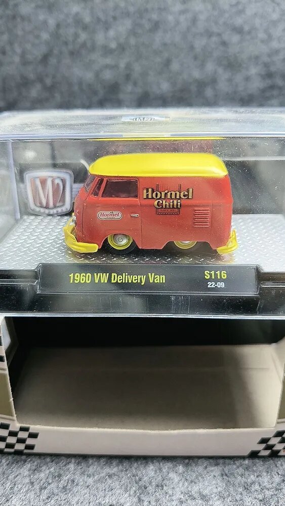 Машинка M2 Machines 1/64 VW Single Single Delivery Van Die-cast Alloy Car Model Collection Display Gift