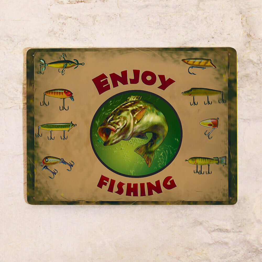 Оригинальная жестяная табличка с надписью Enjoy fishing в подарок рыбаку, металл, 20х30 см.