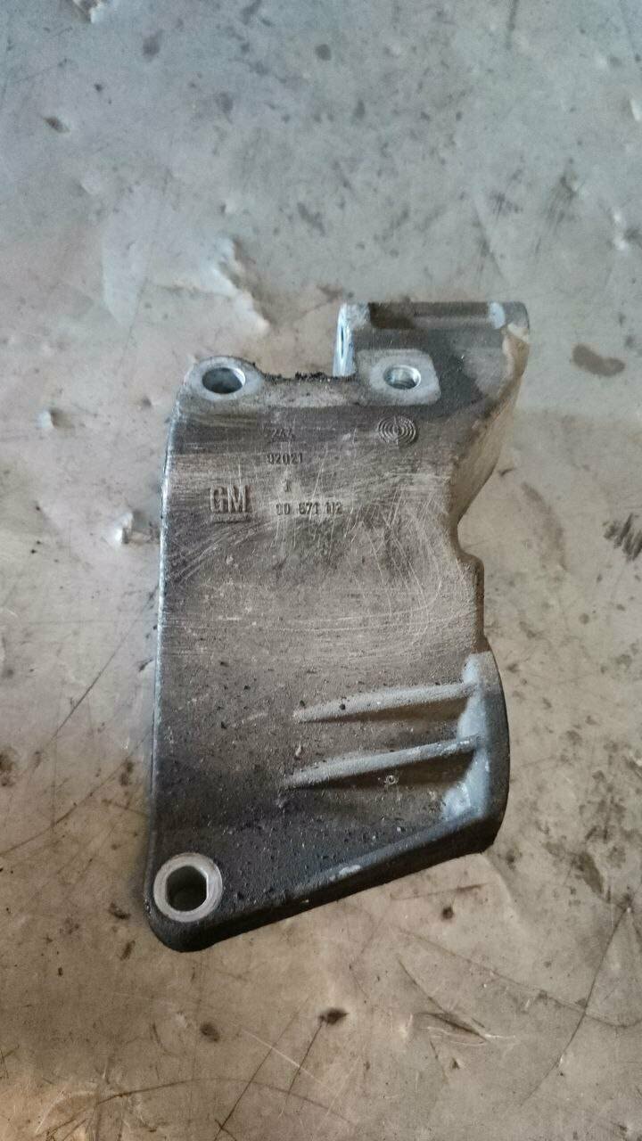Кронштейн генератора Opel Astra G 2001 90571112