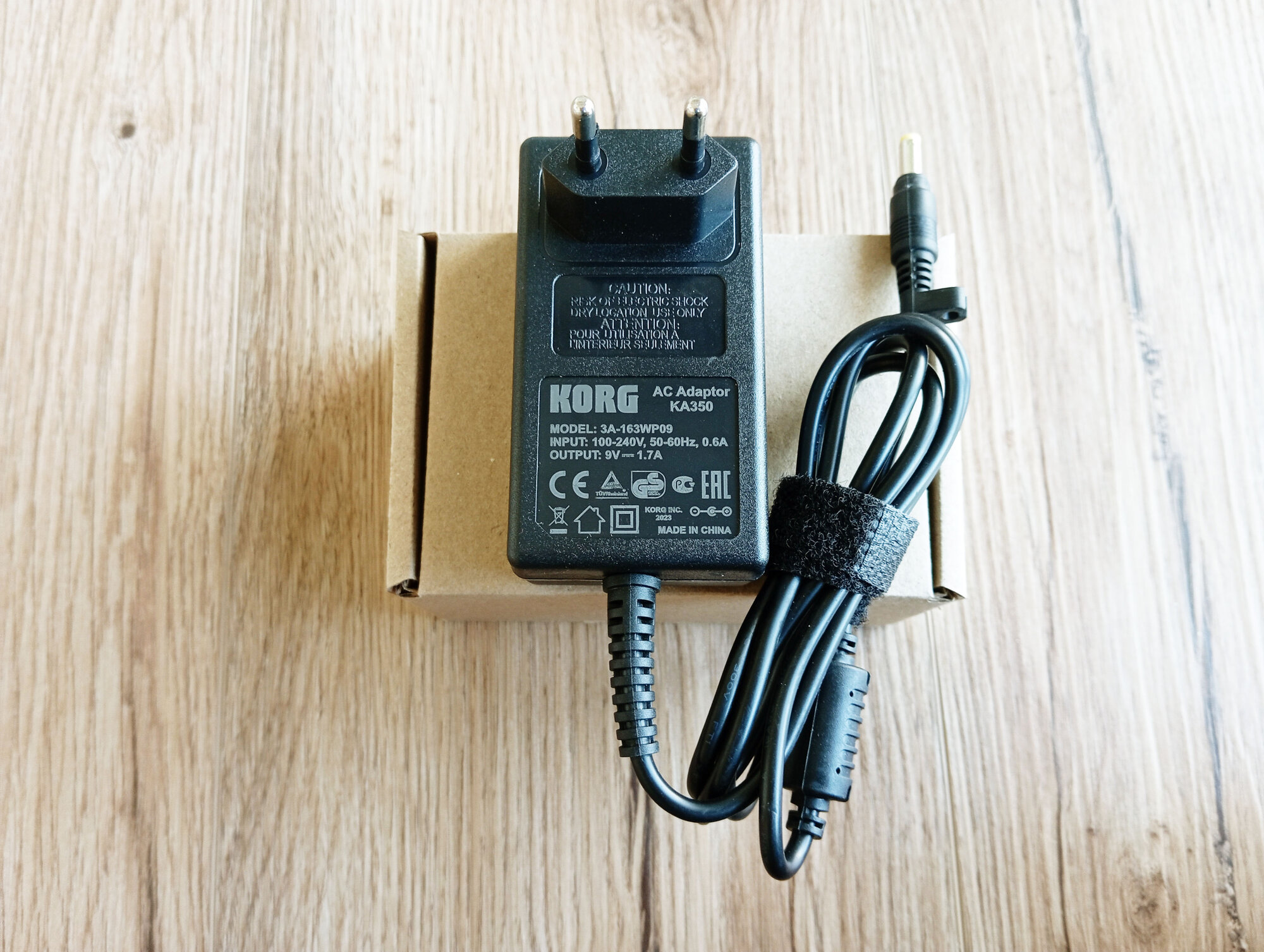 Блок питания KORG KR-11 для ритм-машины / грувбокса