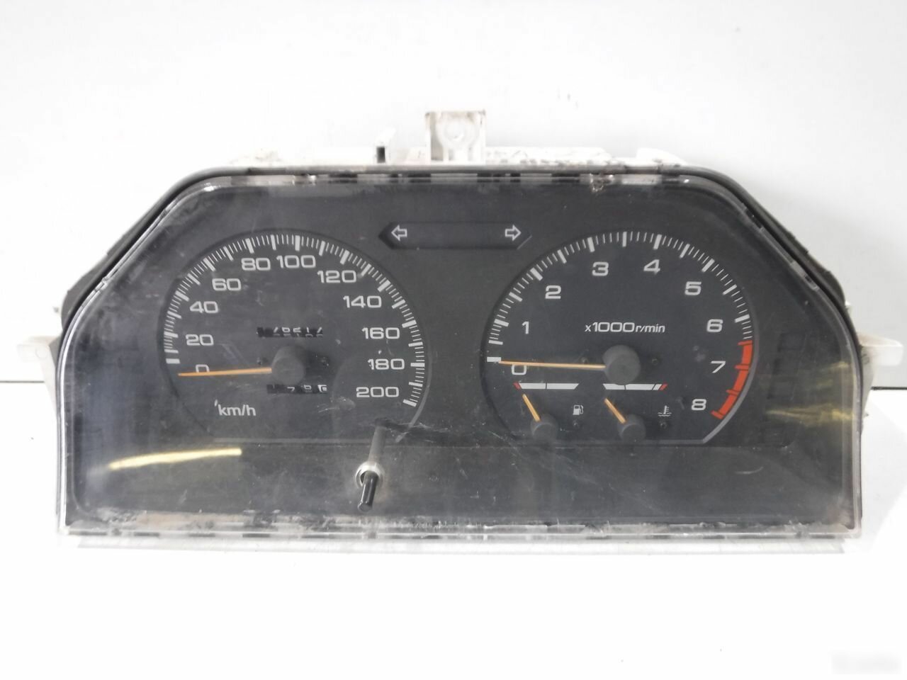 Панель приборов Mitsubishi Lancer V (1988—1994) MR680657