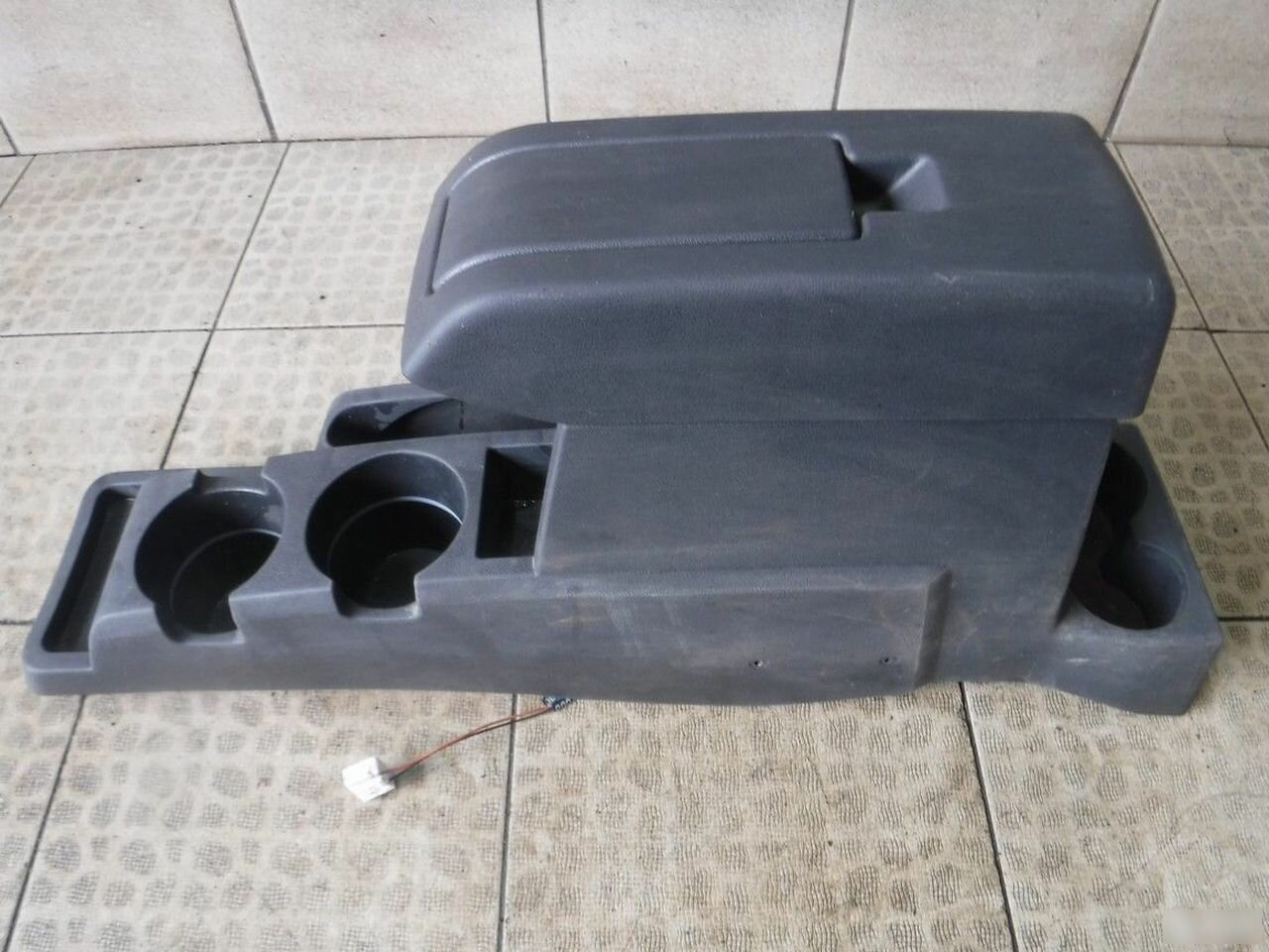 Подлокотник Dodge Caliber I (2006—2009) 1BM461DVAI-3389551AB