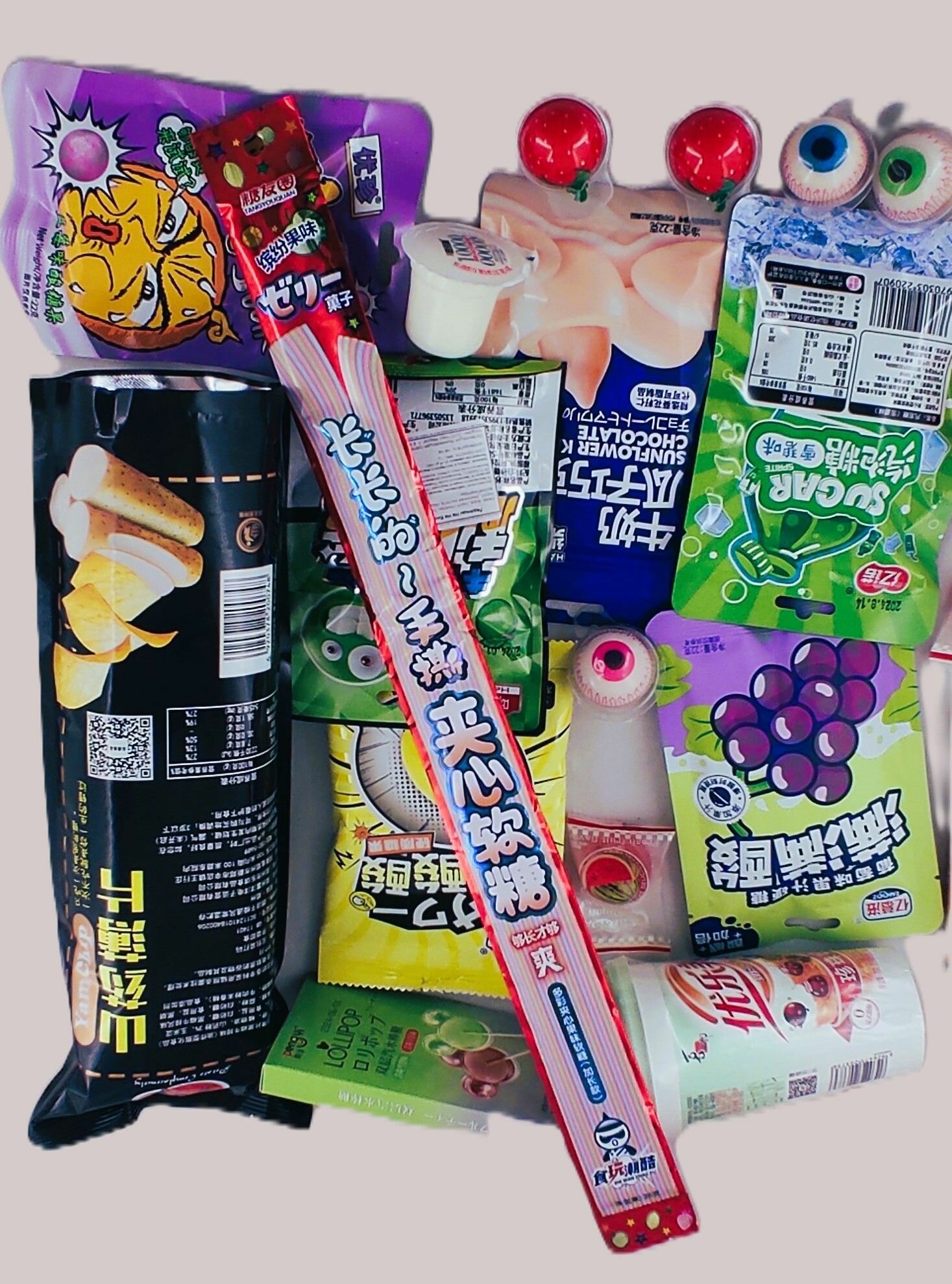 Вкусный набор азиатских сладостей из Китая. Крупные упаковки вкусностей для детей и взрослых в подарочной коробке. 19+Выгодный подарок-внутри.