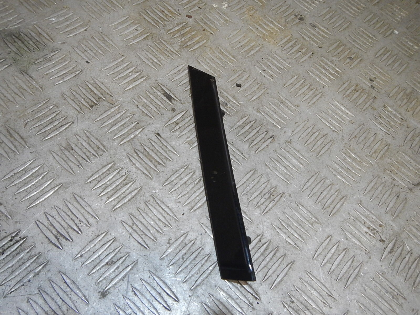 Б/У Направляющая стекла двери, Genesis (Дженесис)-GV80 (20-) Genesis GV80 (20-) передняя правая Царапины. 596648 Genesis ...