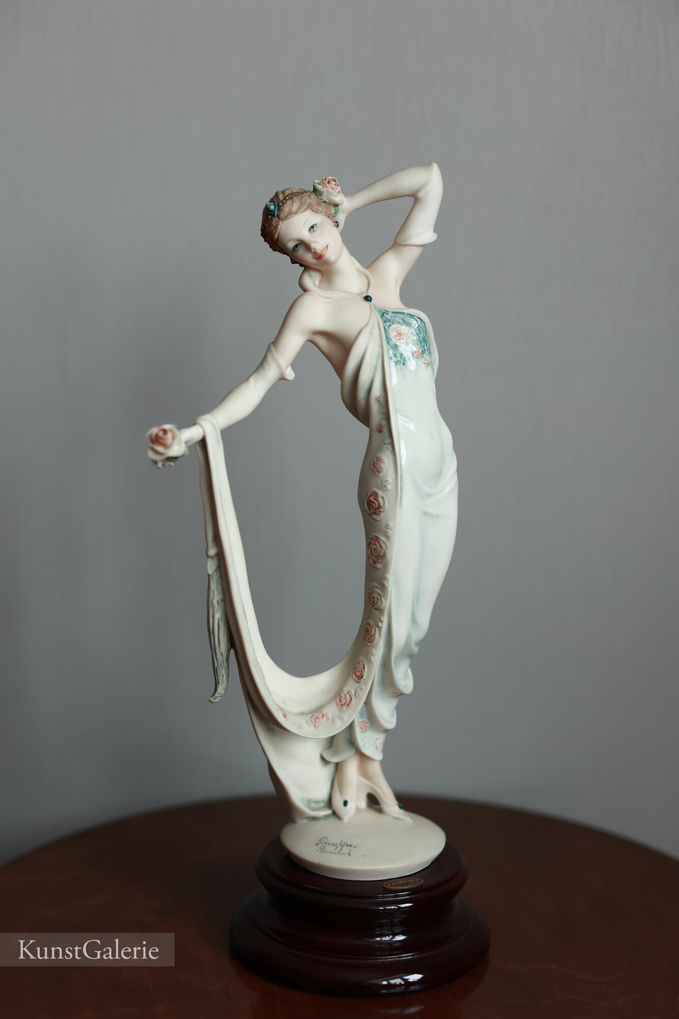 "Девушка с розой" статуэтка Джузеппе Армани Флоренс Каподимонте - Love 1422P - Giuseppe Armani Florence Capodimonte