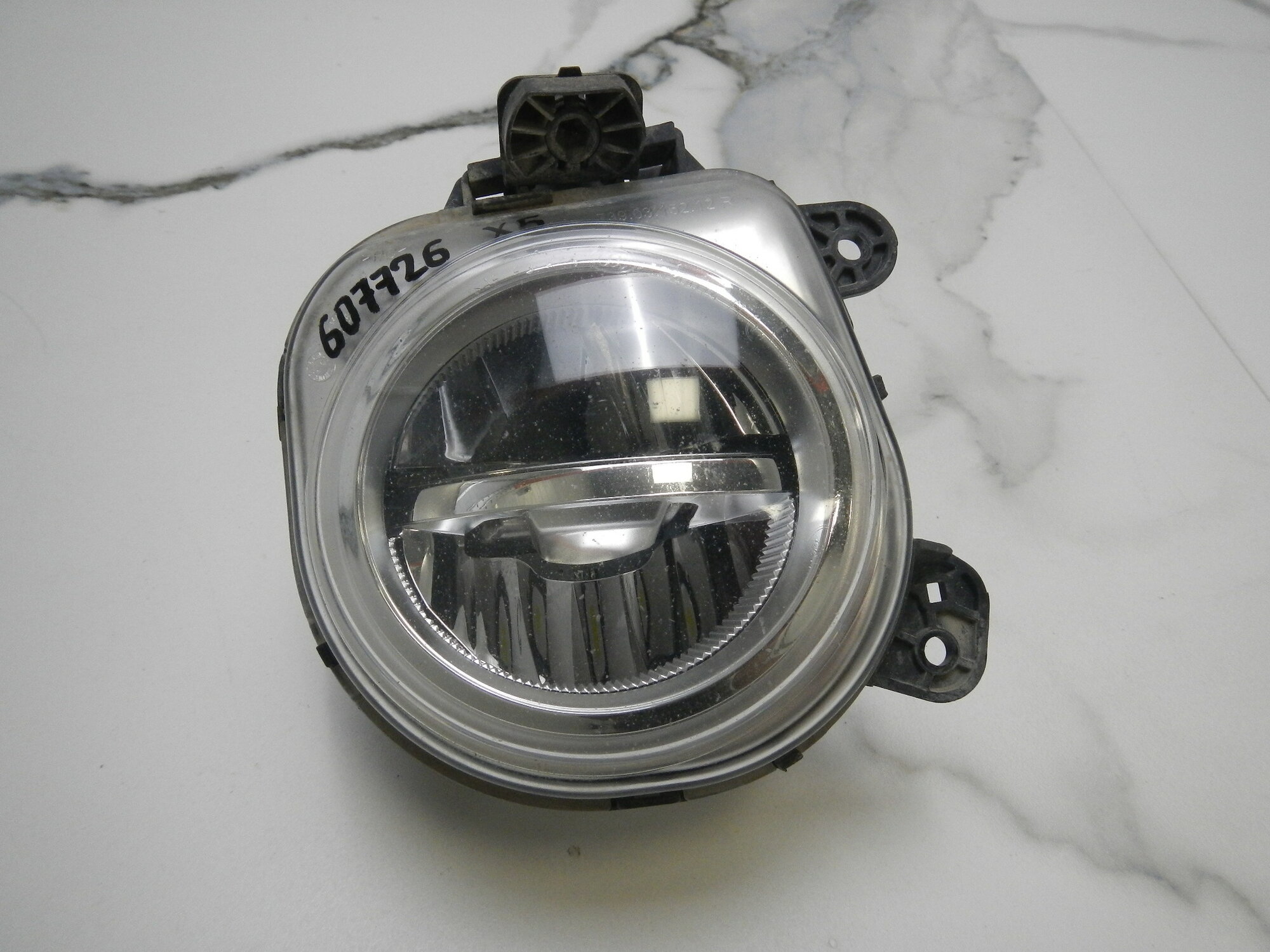 Б/У Фара противотуманная правая, BMW (БМВ)-X5 (F15) (13-18) BMW X5 (F15) (13-18) Царапины, сломано крепление. 607726 BMW...