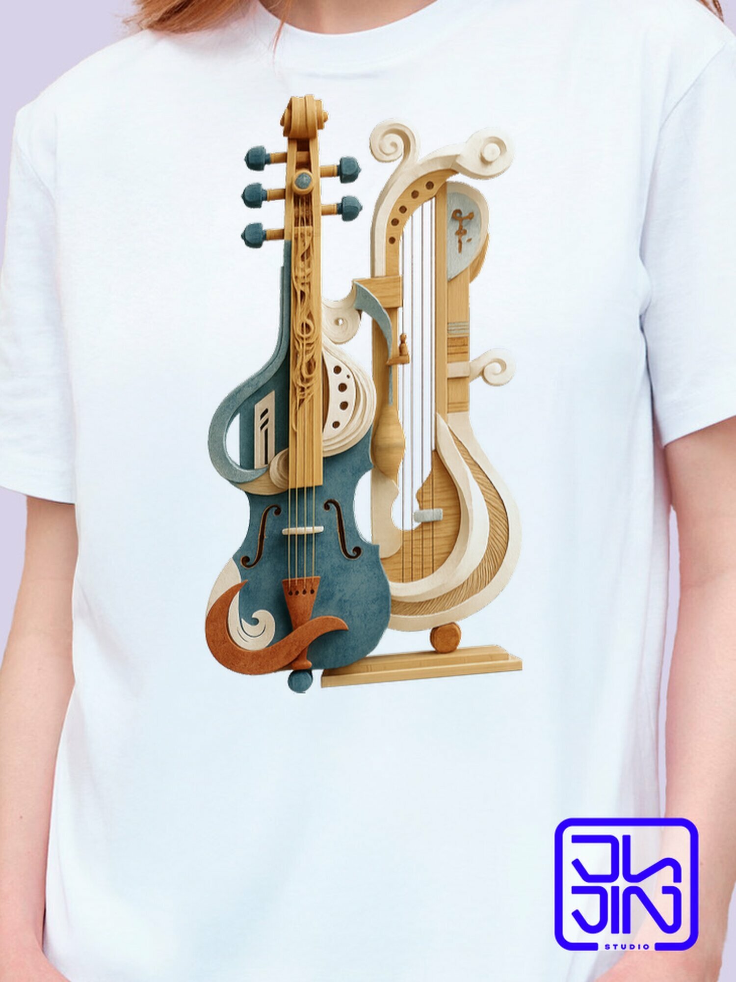 Футболка классическая женская с авторским принтом Музыкальный принт с дизайнерскими скрипкой и арфой в бежевых, песочных тонах, белый хлопковый трикотаж с прикольным рисунком на груди