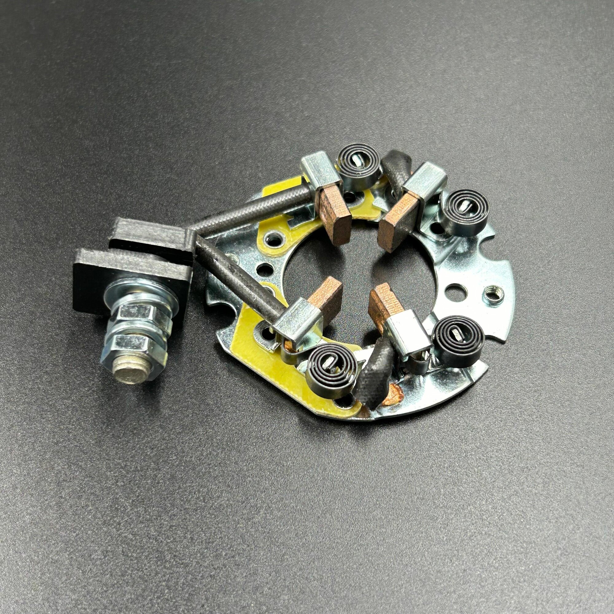 Щеточный узел Yamaha 115-250, Honda 50, Tohatsu 90 (WUHU)