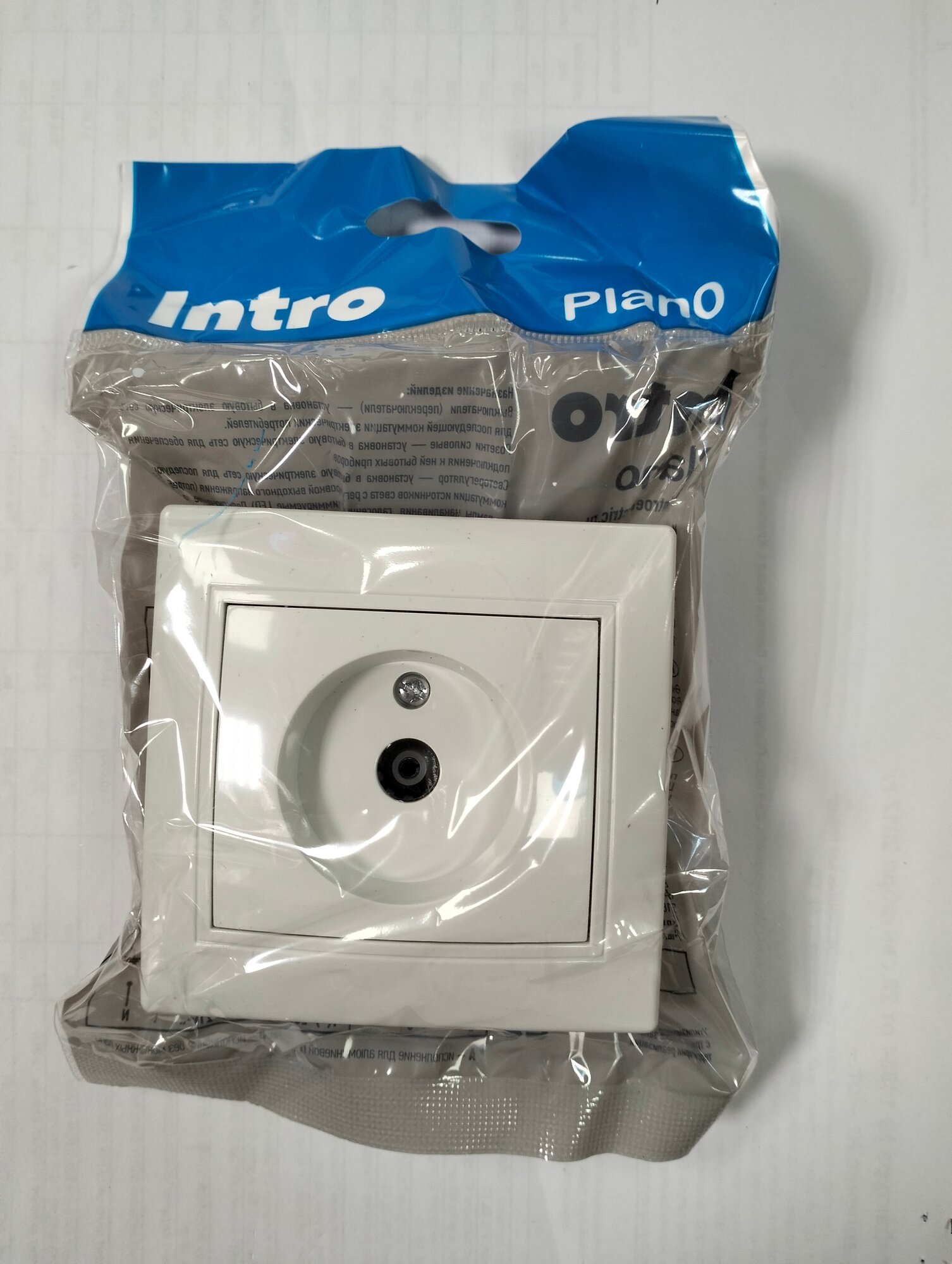 Розетка TV одиночная Intro Plano. IP 20, встраиваемая (с/у), цвет белый