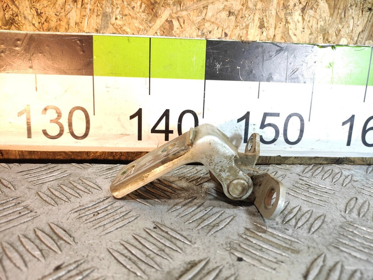 Петля двери задней левой нижняя BYD F3 2006-2013 BYDF36206130