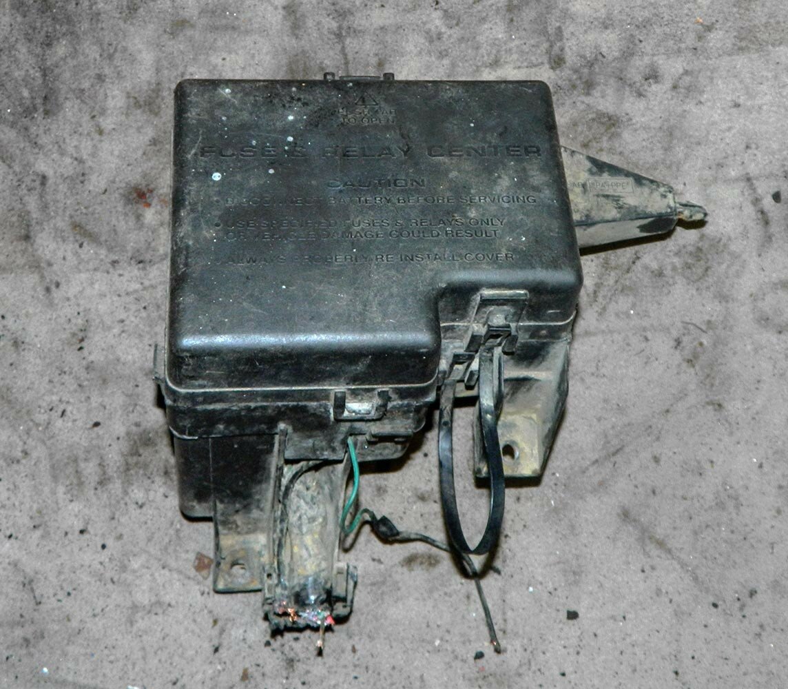 Блок предохранителей Dodge Neon 2 `