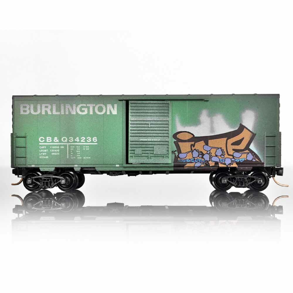 Вагон 1/160 MTL Micro-Trains Line 02444310 40' Stabdard Box Car WEATHERED/Graffiti CB&Q Chicago Burlington #34236