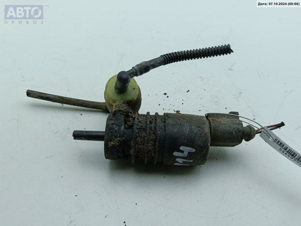 Насос (моторчик) омывателя стекла Volkswagen Passat B5