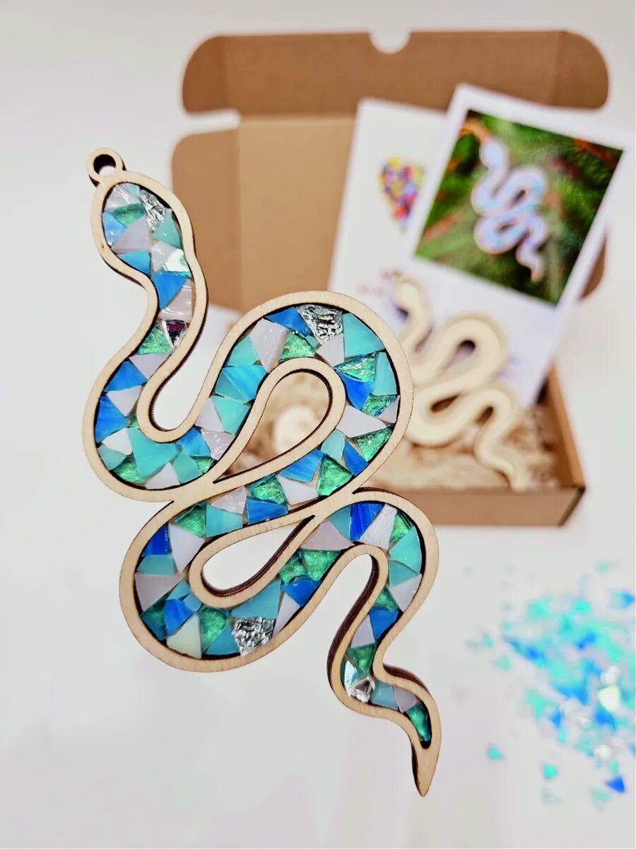 Набор для творчества мозаика стеклянная Змея 14 см.