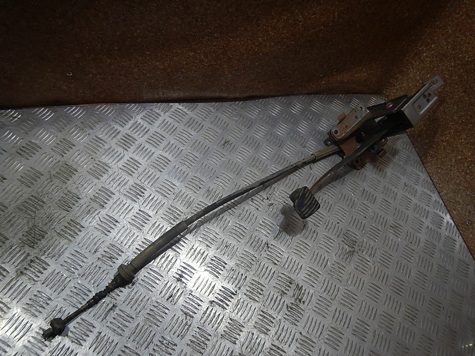 Б/У Педаль сцепления, Chevrolet (Шевроле)-AVEO T200 (03-08) CHEVROLET AVEO T200 (03-08) Без видимых повреждений. 233702 ...