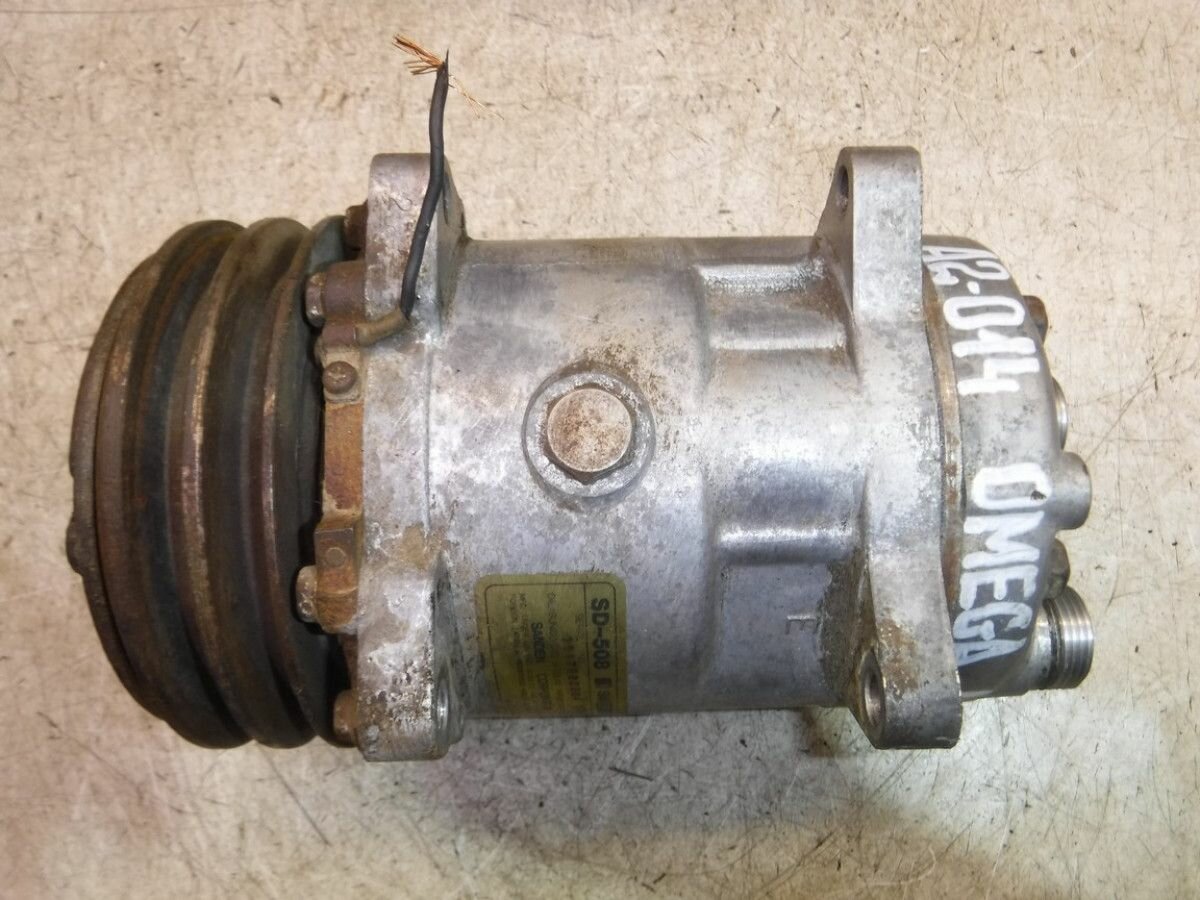 Компрессор кондиционера Opel Omega A (1984—1994) 90285726