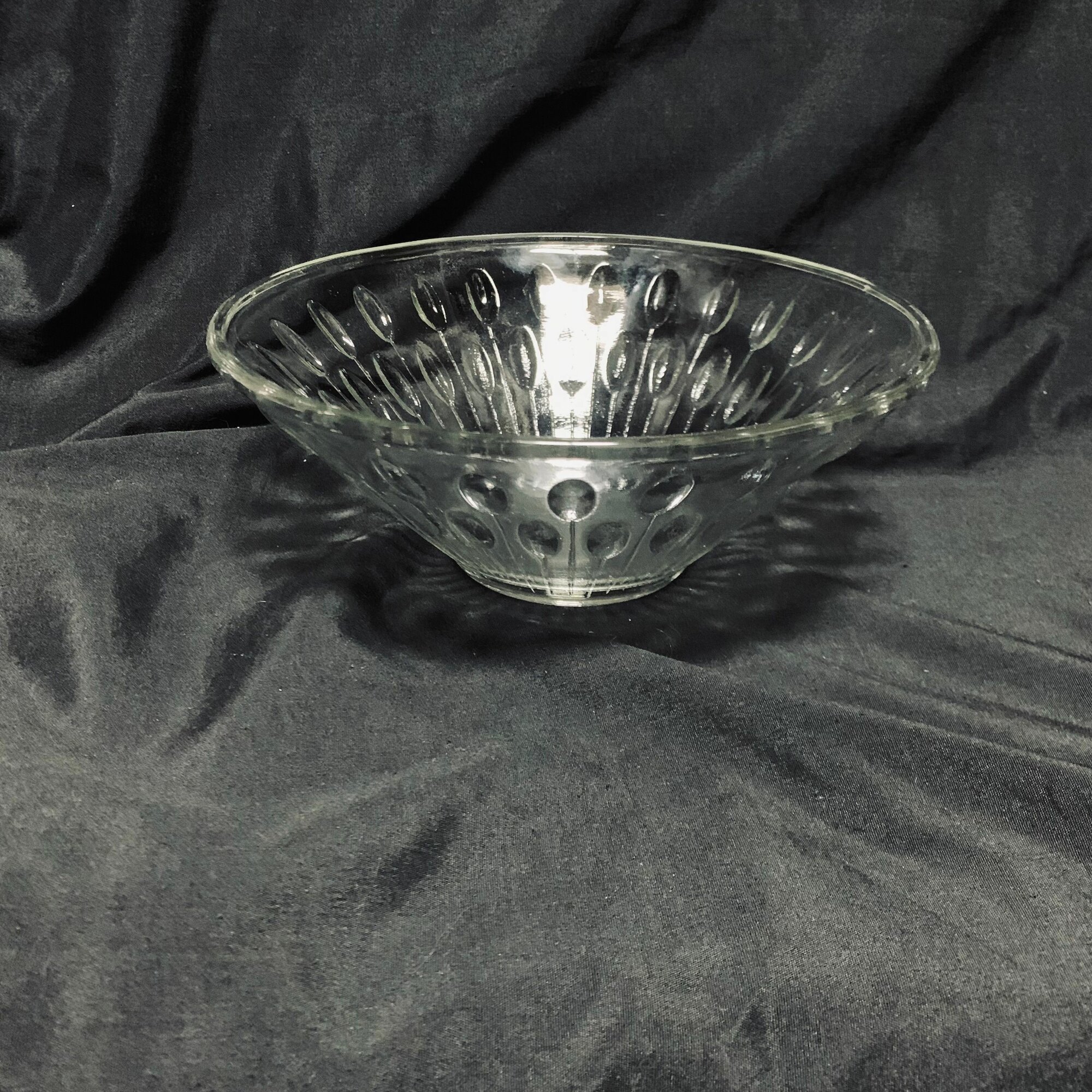 Высокий круглый стеклянный салатник