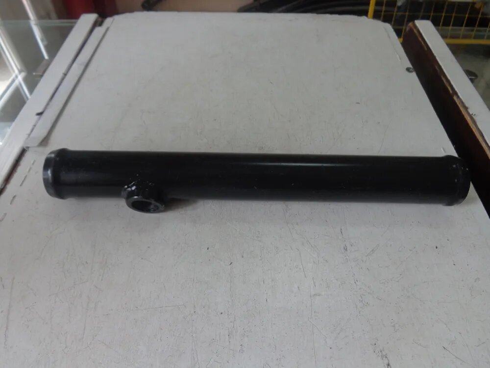 Труба радиатора подводящая Волга металл (под датчик)