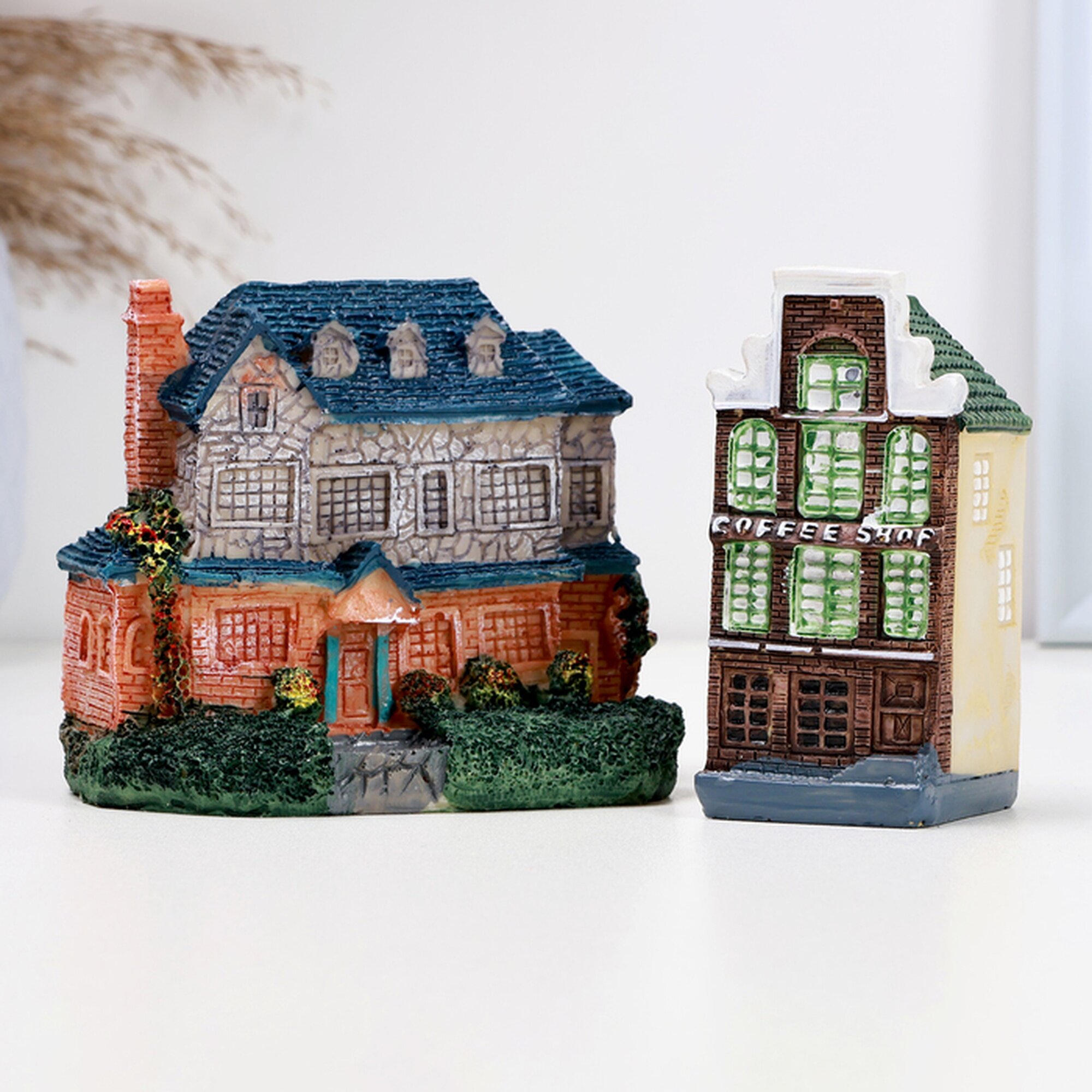 Набор фигурок полистоун «Городские дома», 2 шт, 3×8 см; 8×9 см