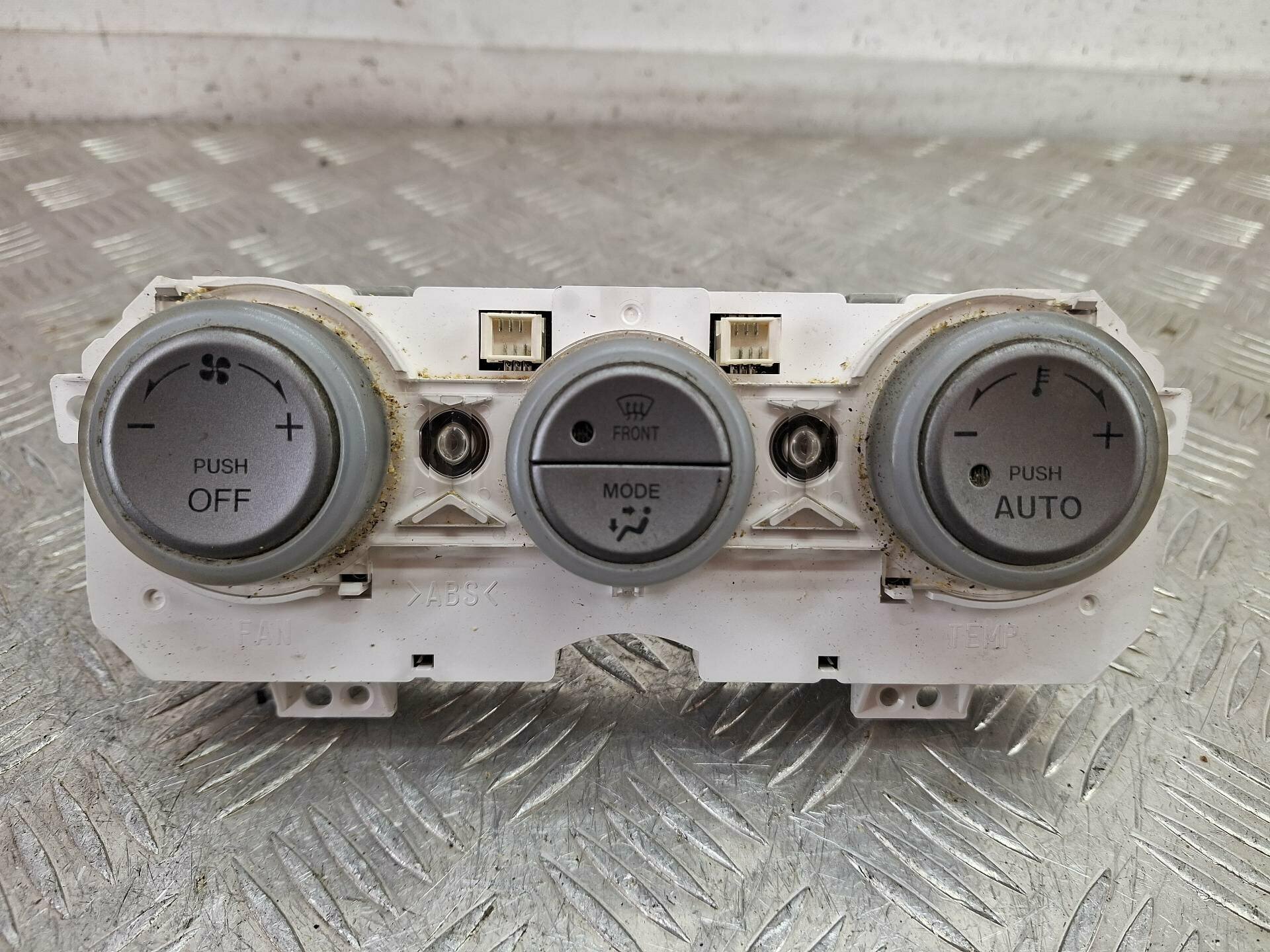 Блок управления печки/климат-контроля Mazda 6 2005