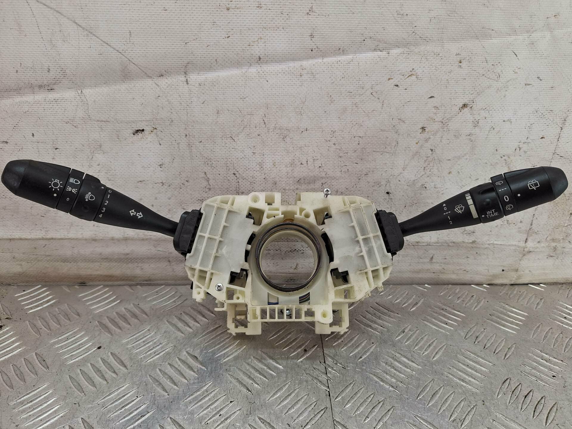 Переключатель подрулевой (стрекоза) Mitsubishi Colt 6 2008 MR986420