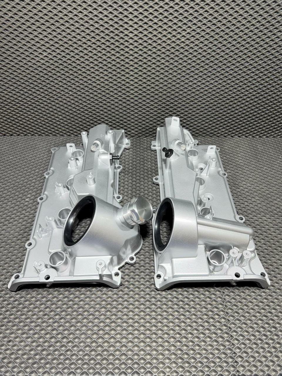 Клапанная крышка алюминиевая Nissan INFINITI 5.6 VK56VD 132641LA0A