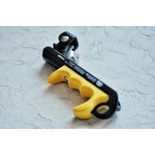 Зажим ручной KONG «FUTURA HAND» под правую руку