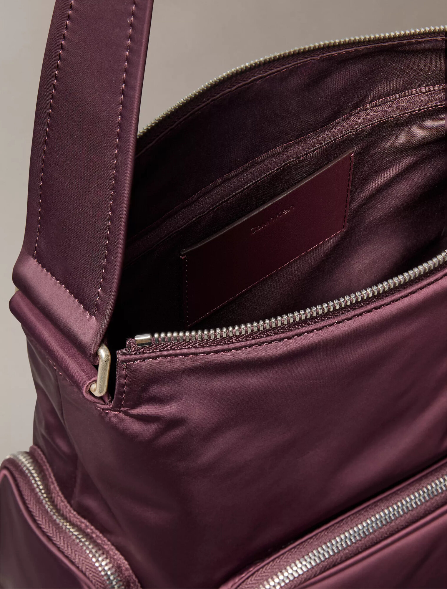 Сумка сэтчел CALVIN KLEIN Soft Satin Nylon Satchel, фактура гладкая, коричневый — фото 1