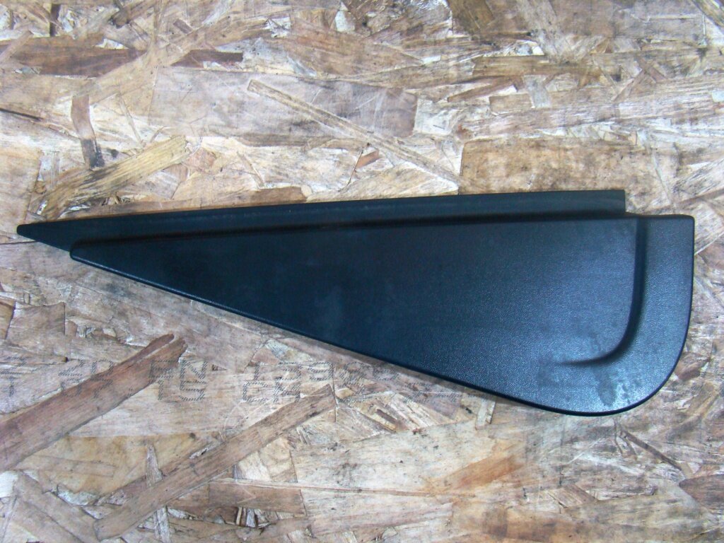 Renault Duster Накладка двери задней правой 822347891R