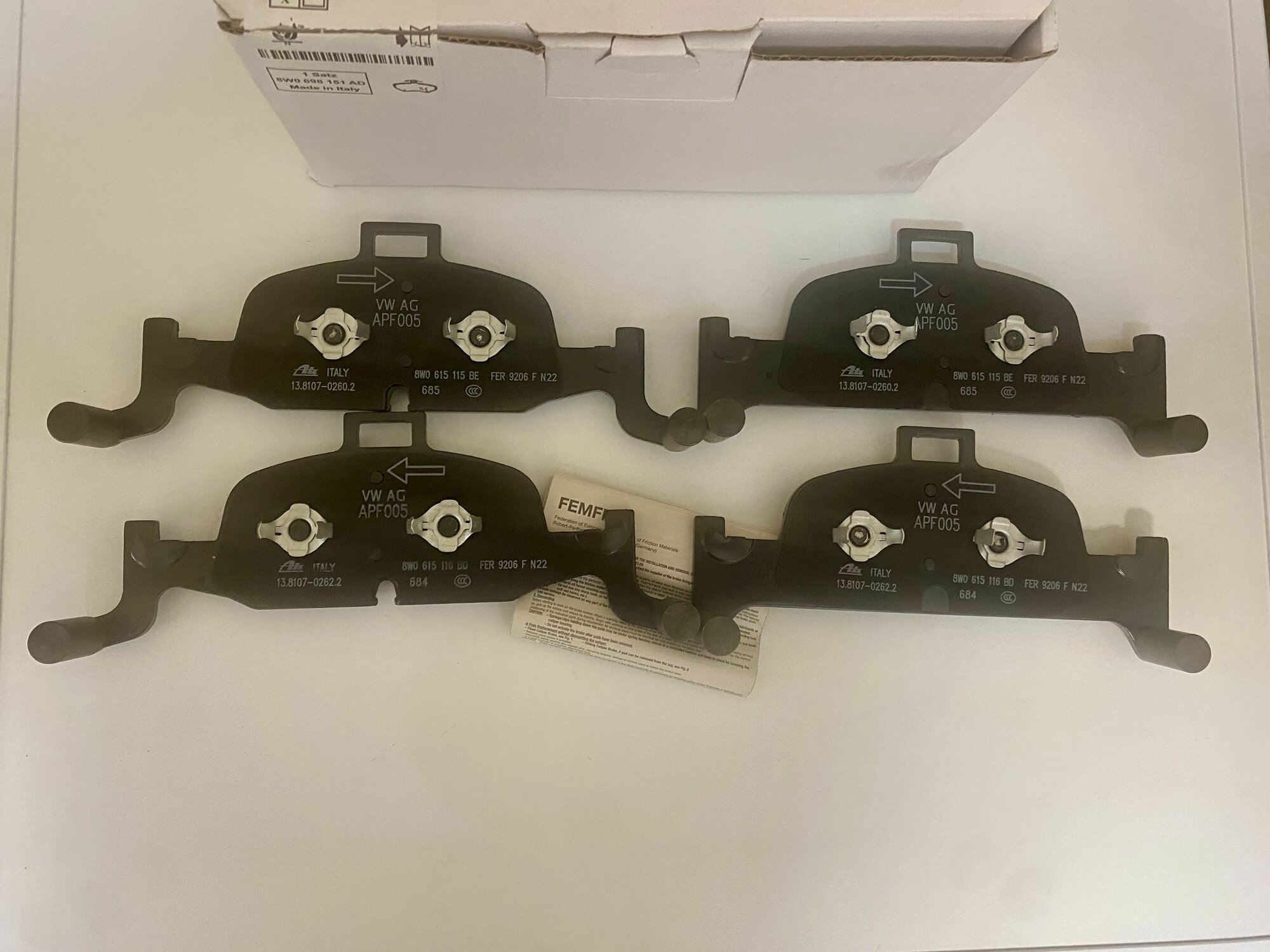 Колодки тормозные VAG Audi A4 A5 A6 8W0698151AD передние