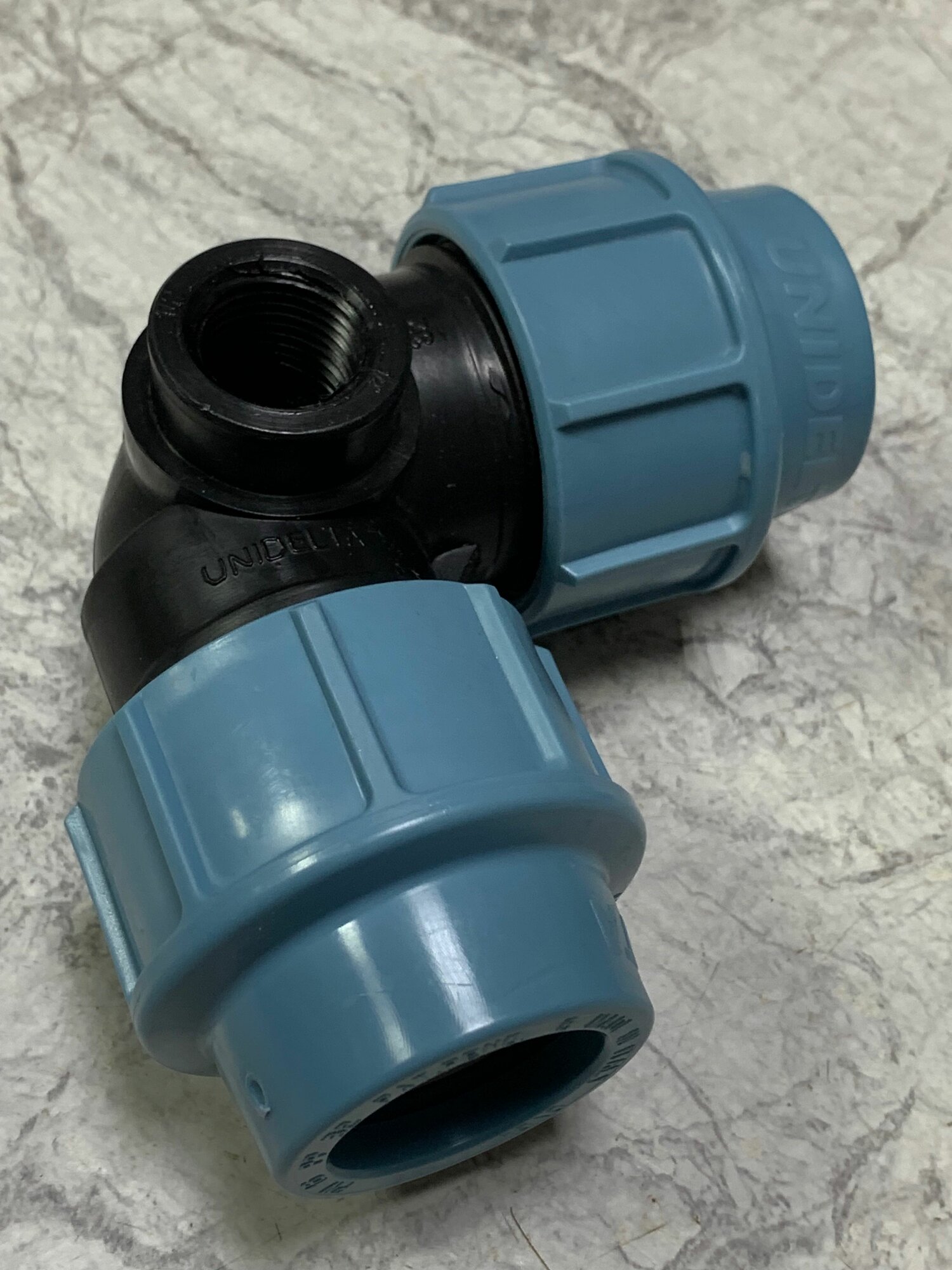 Уголок Unidelta 32мм-90гр с ВР 1/2" (отвод обжимной)