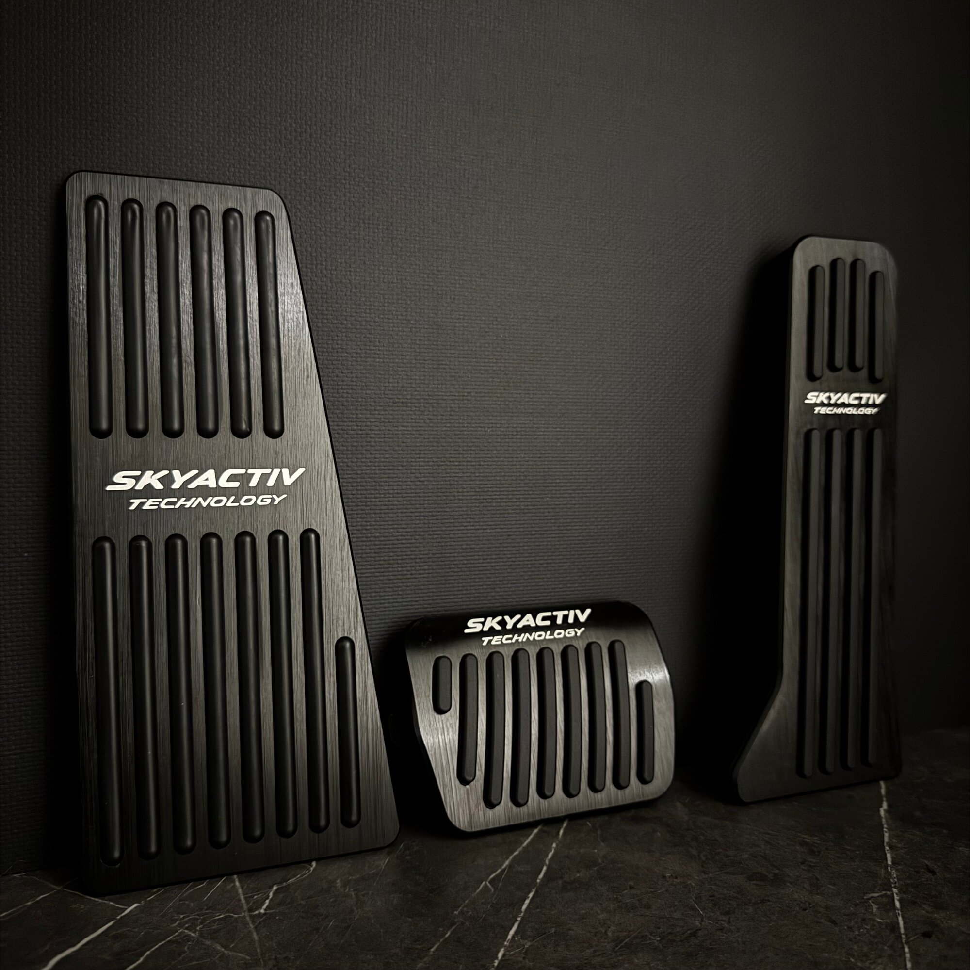 Накладки черные на педали Мазда