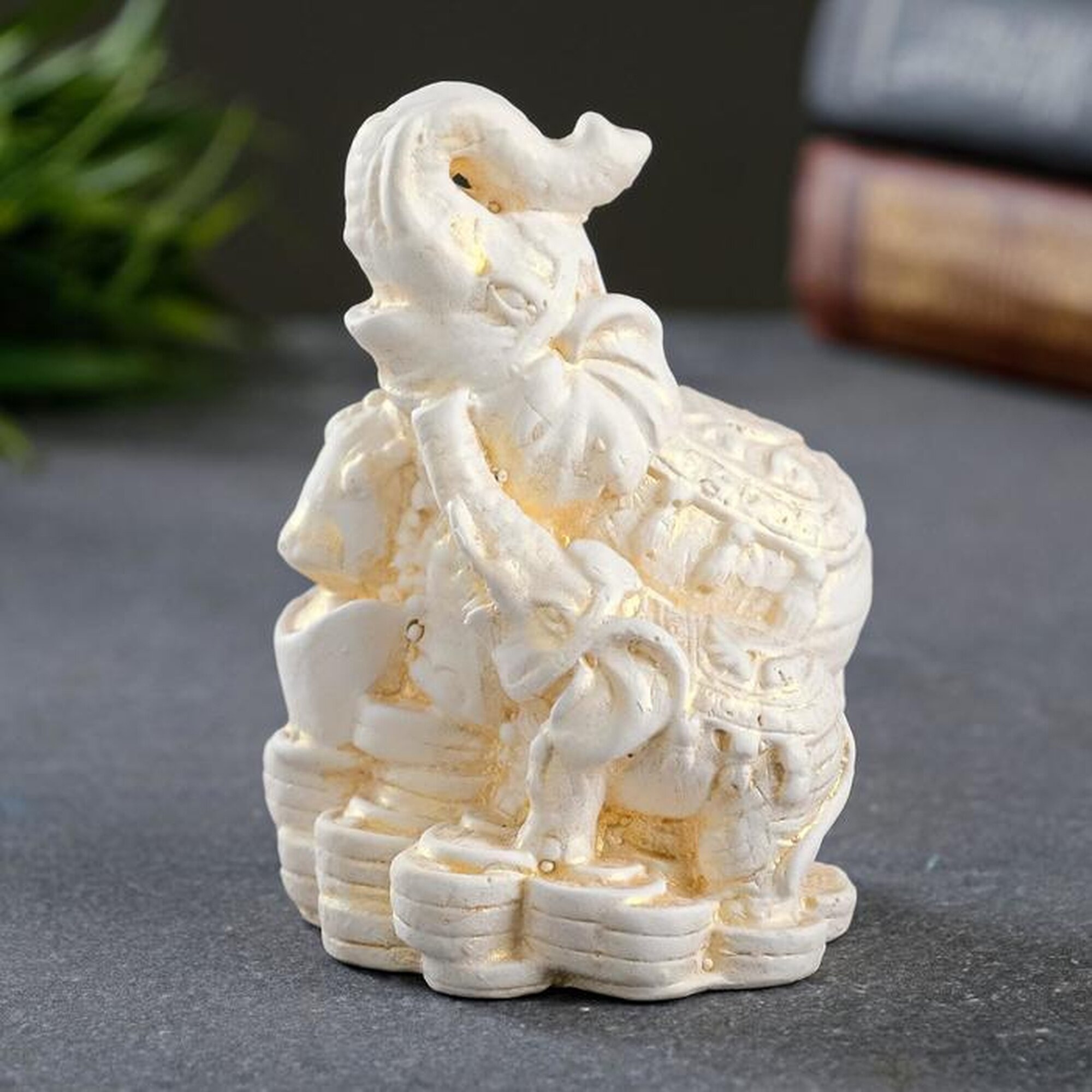 Статуэтка Хорошие сувениры "Слон со слоненком", гипс, позолота, бежевая, 6.5x10x7 см