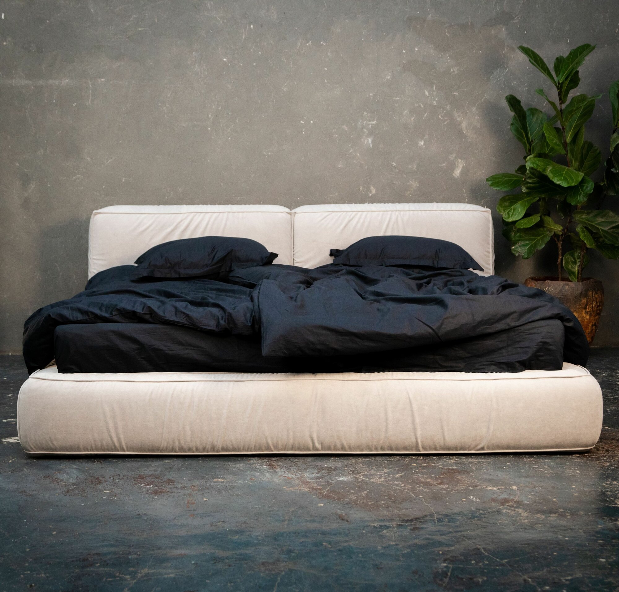 Кровать двуспальная 160х200 с подъемным механизмом, мягким изголовьем и ящиками для белья Субаку/Subaku, серая (светло-серая)