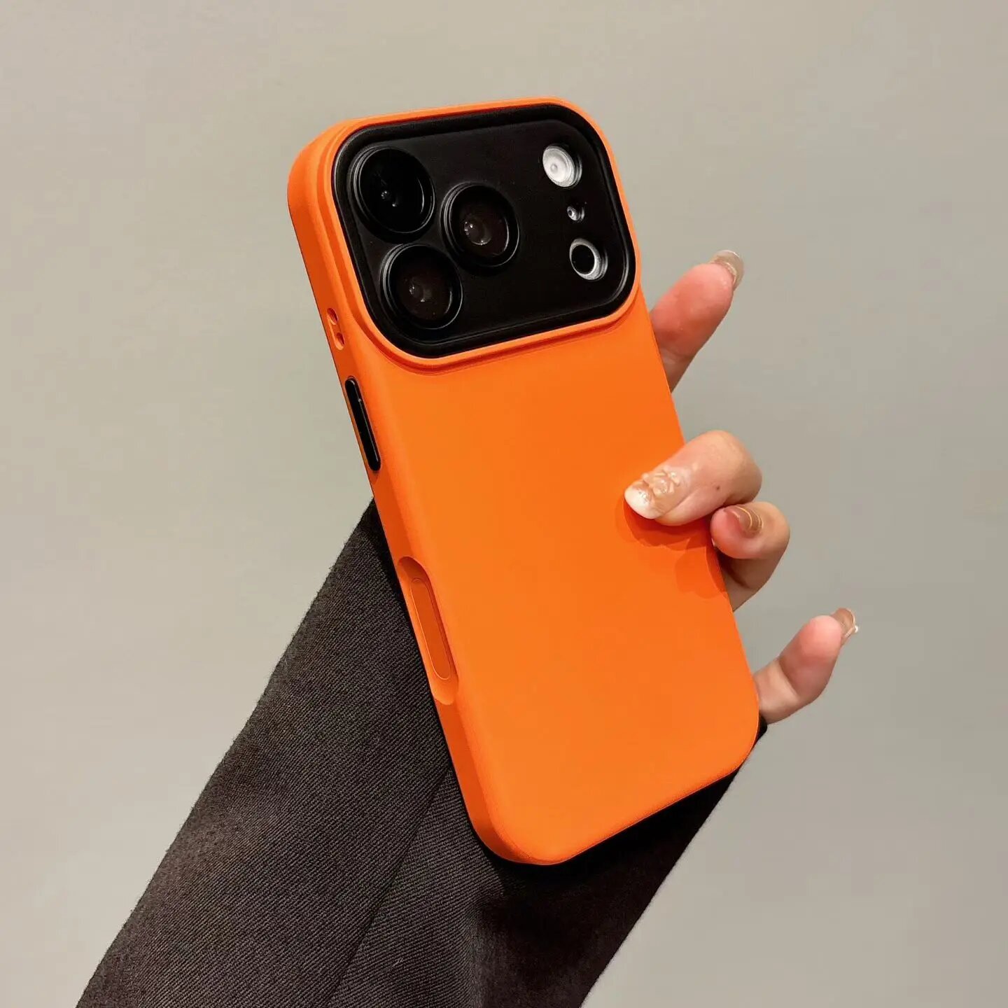 Оранжевый чехол для iPhone 12