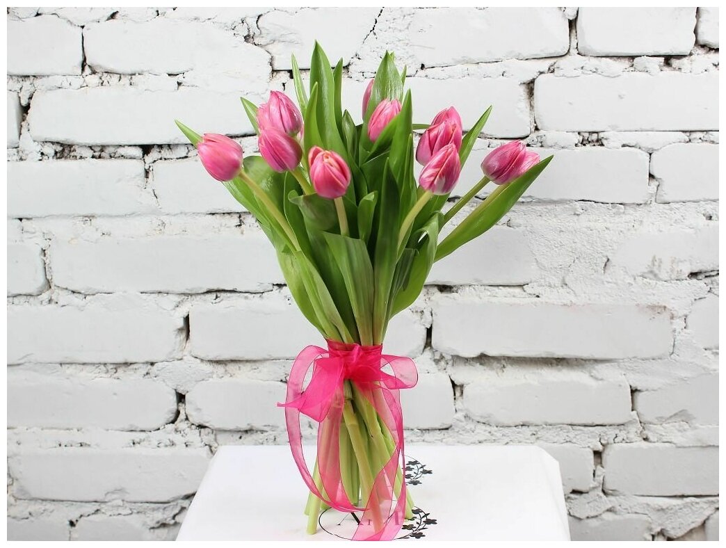 Букет 15 розовых тюльпанов.