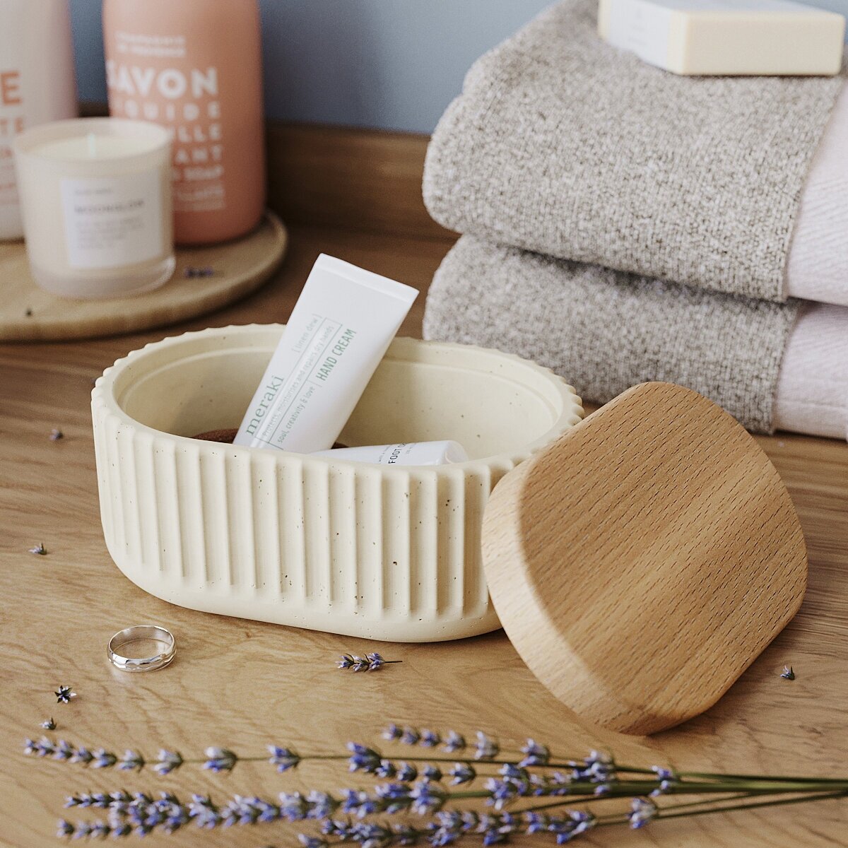 Контейнер для мелочей в ванную, органайзер Chloe, 12.5 х 8.5 см, с деревянной крышкой, бетон, кремовый матовый