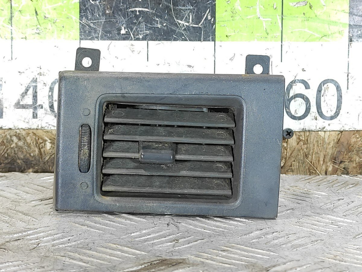 Дефлектор воздушный VAZ Priora 21708104042