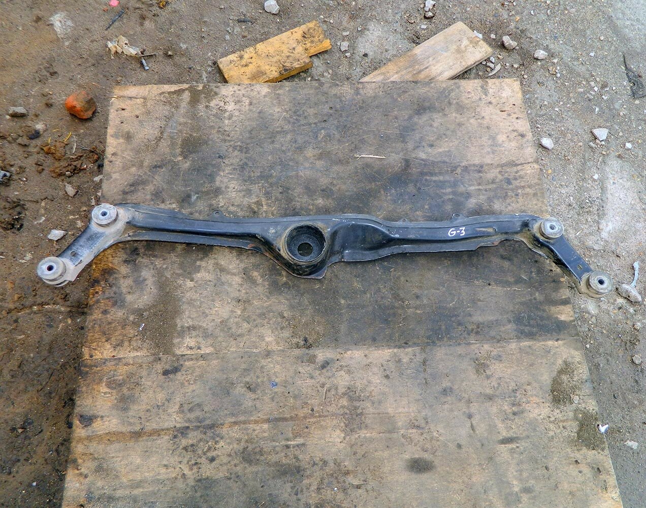 Балка передняя поперечная VW Golf 3