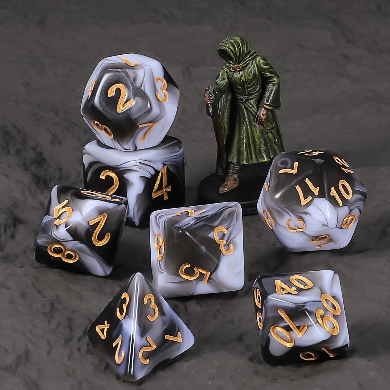 Набор кубиков D&D 7 шт, акрил, разноцветные Black White