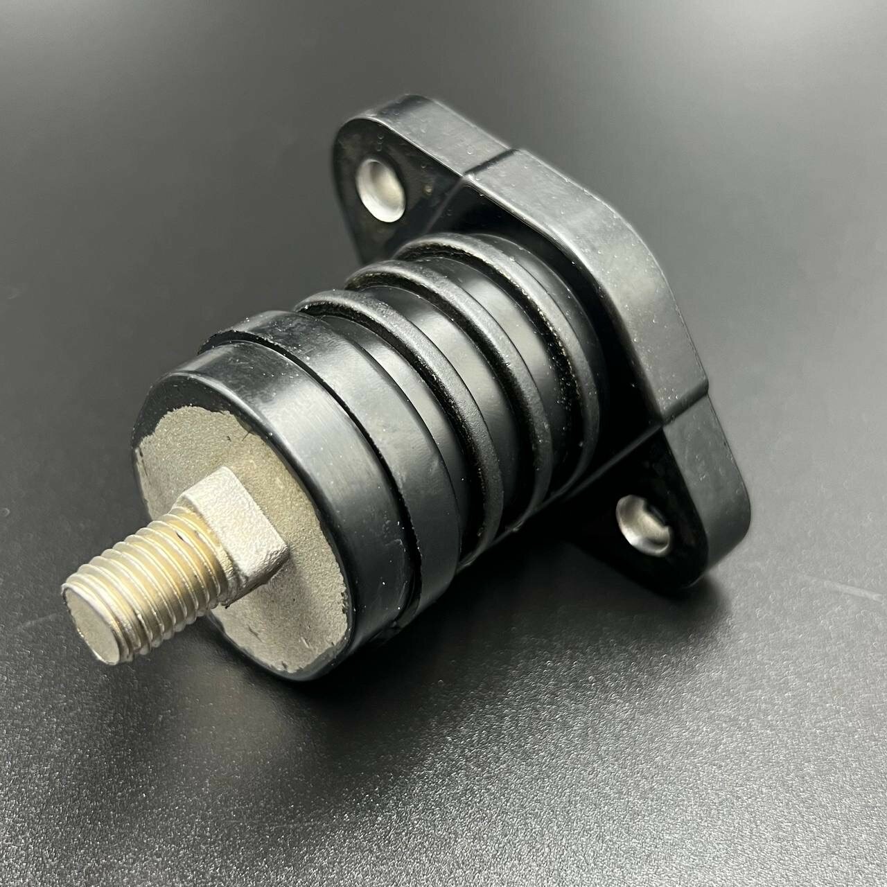 Демпфер опорный резиновый Yamaha 20-30 (Верхний) (YUELANG) ОЕМ:689-44516-00-K