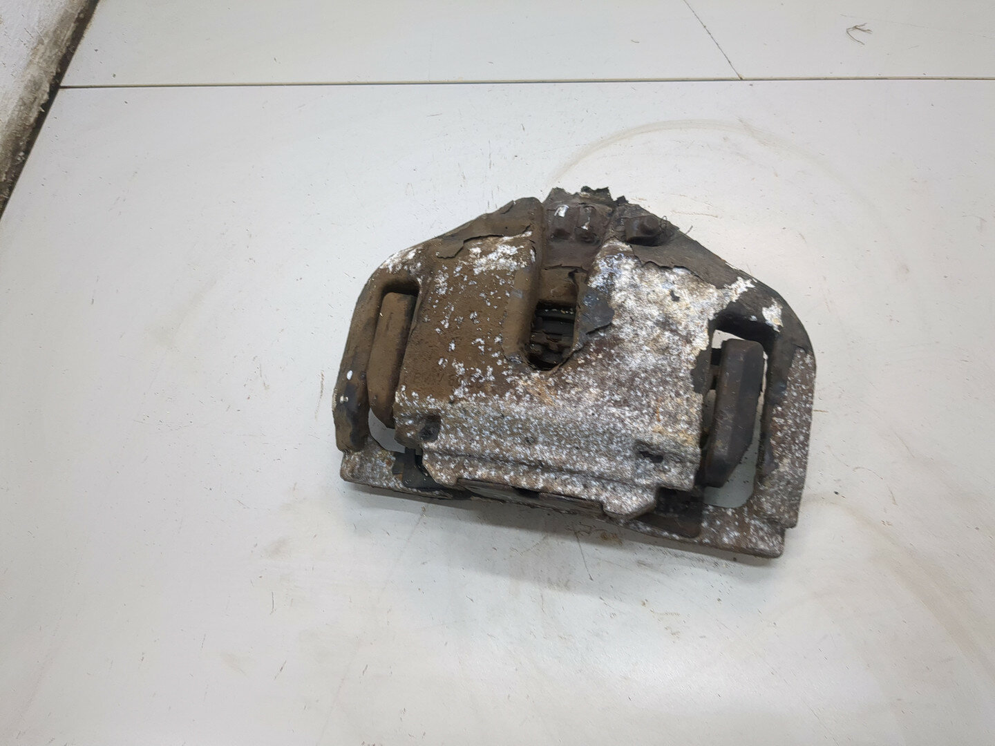 Суппорт правый передний BMW 6 F12, F13, F06 Б/У