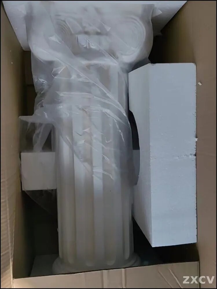 Садовая фигурка в стиле ретро Римская колонна ручной работы из смолы 29x29x73 см белого цвета — фото 1