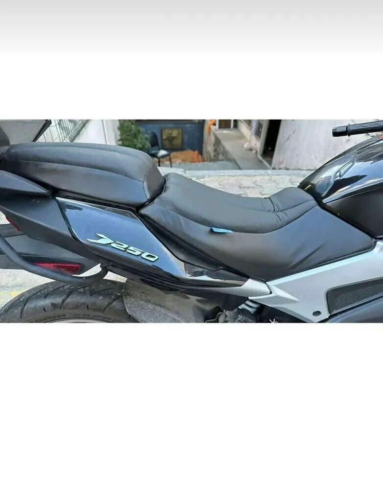 Удобный мягкий коврик для сиденья, совместимый с Bajaj Dominar 400 - 250