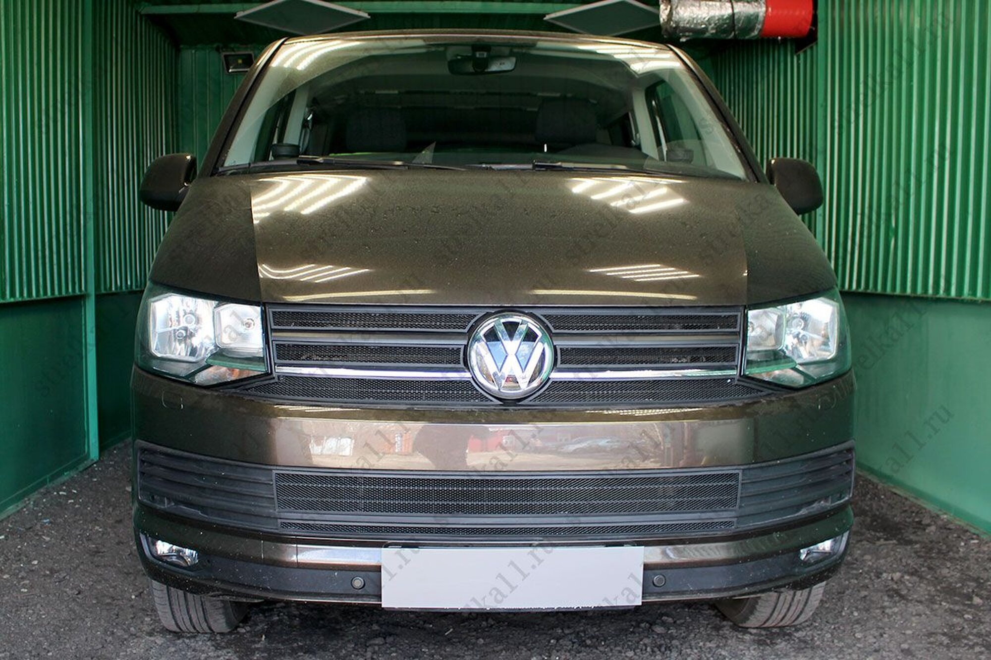 Защитная сетка радиатора с окантовкой и защелками для VOLKSWAGEN T6 (Multivan, Caravelle) 2015-2019, 8шт